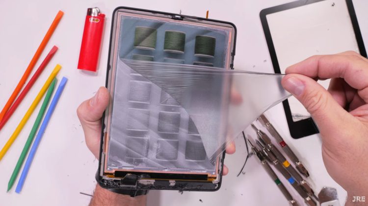 You Won't Believe This Kindle Colorsoft Teardown Video